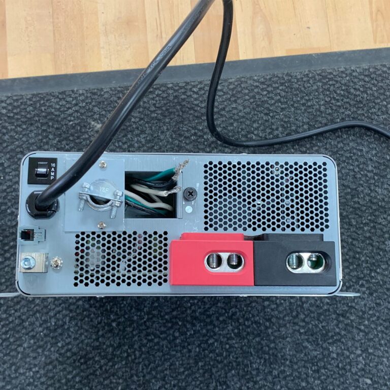 Used WFCO WF-5110RS Pure Sine Inverter w/ Charger - Edmonton RV Service